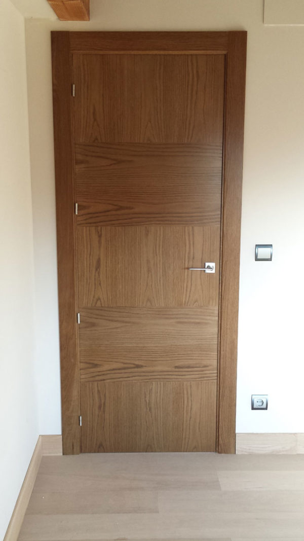Puerta interior de roble - CARPINTERIA MINTXEGI